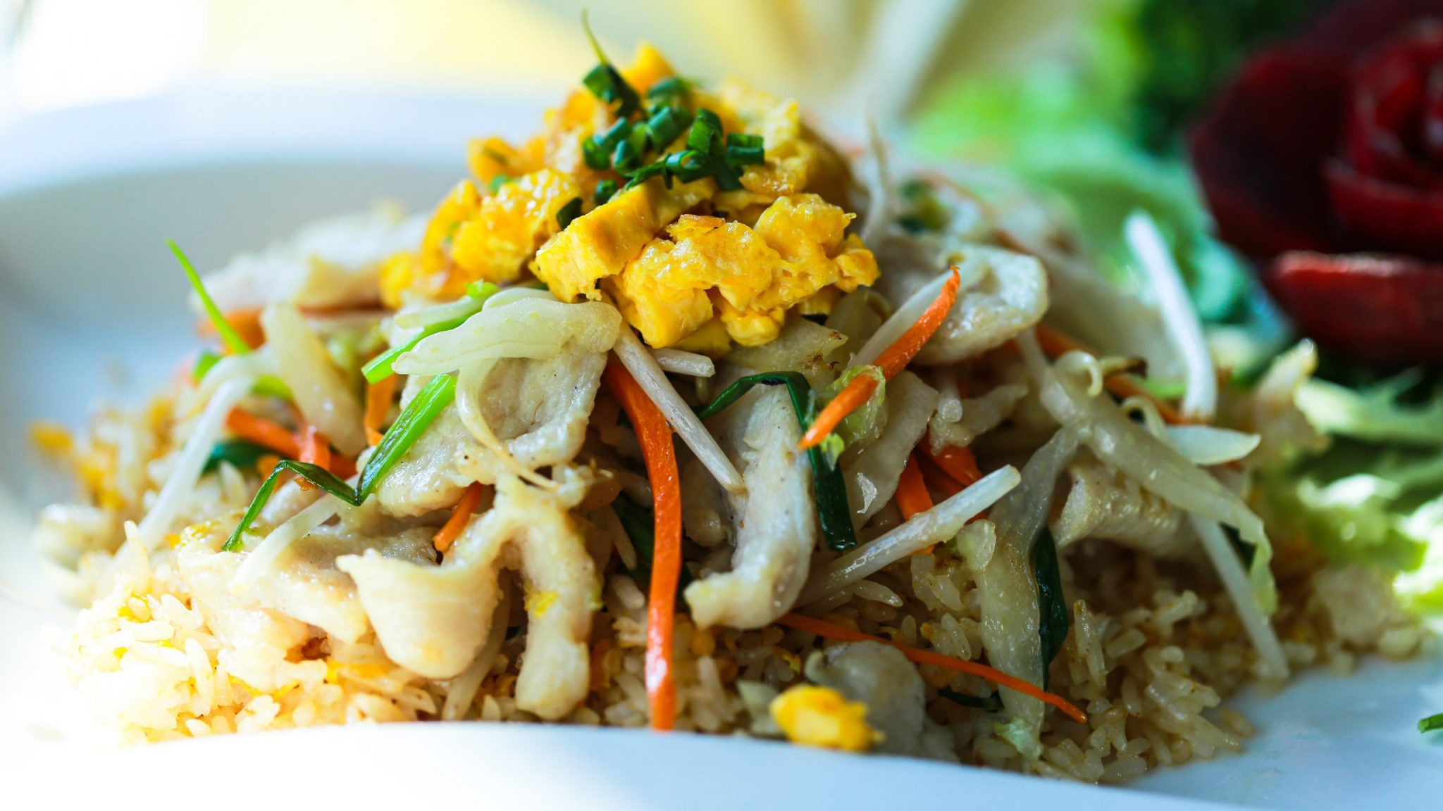 [815] Khao Pad Gai - Smiling Fish Baden