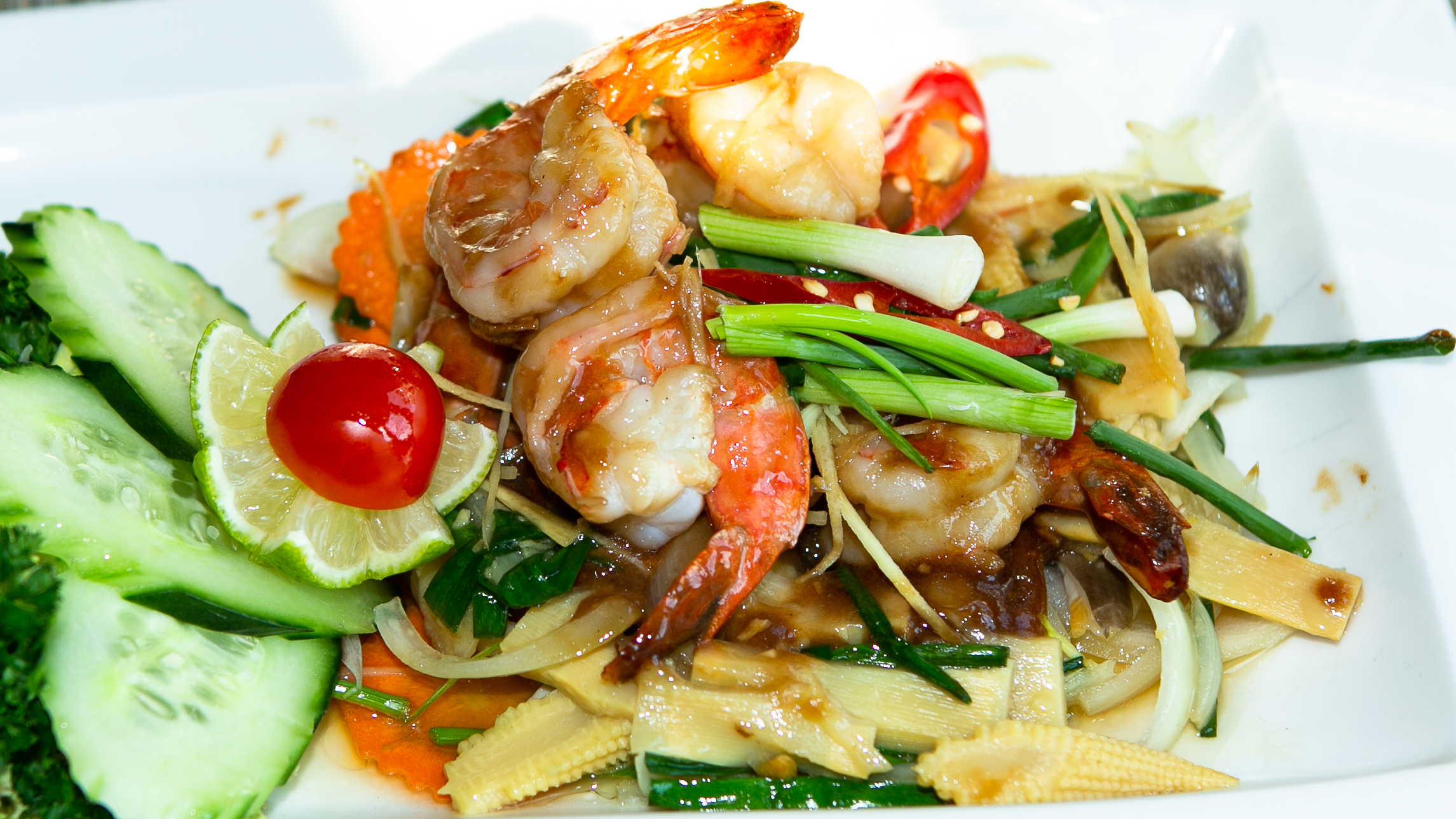 [754] Scampi mit Ingwer und Frühlingszwiebeln - Smiling Fish Baden